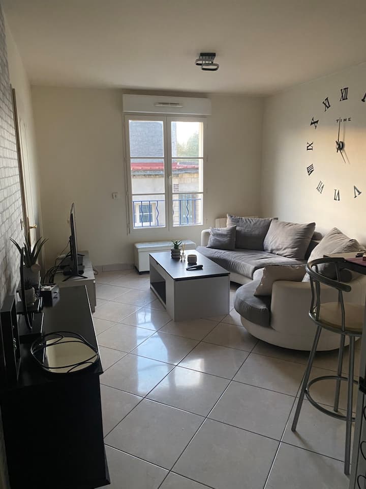 Charmant F2 Face Au Château Entre Paris-chantilly - Survilliers