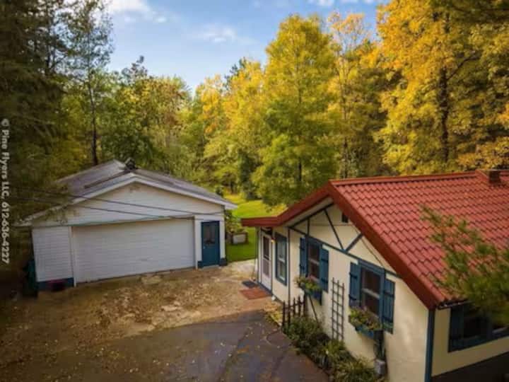 White Pine Cottage - Moose Lake State Park, Moose Lake