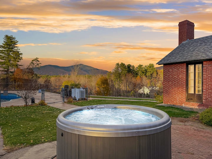 70 Locust Lane | Pool, Hot Tub, Sleeps 13, 5 Bdrm - North Conway, NH