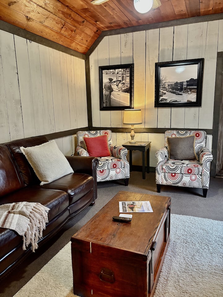 Cozy Clinton 2br | Rural Views | Fishing & More! - Clinton, MO