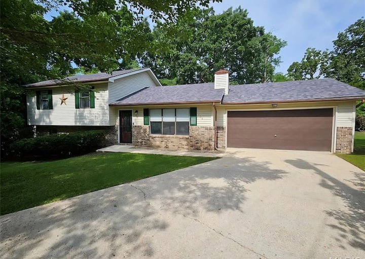 Wildrose Inn
4 Bd -5 Mins To Flw! - Waynesville, MO