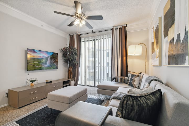 Ritzy Central | King Bed | Free Parking - Nebraska