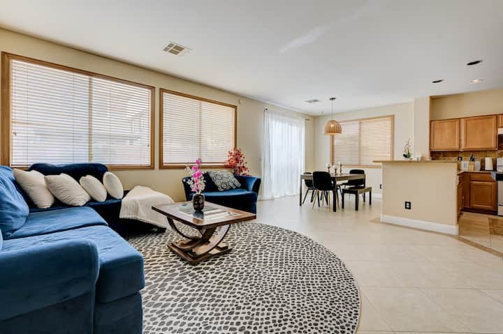 The 215 Oasis: 3bdr Near Costco & Restaurants - Las Vegas, NV