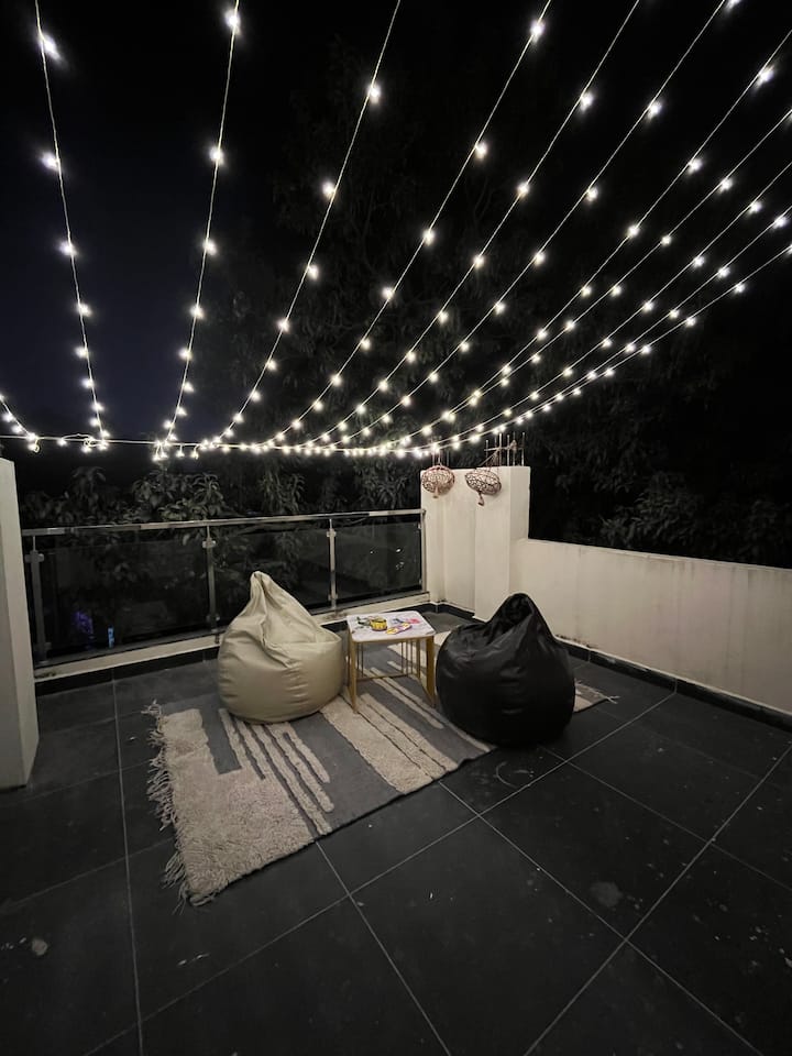 1bhk Flat For Family, Friends And Couples. - Indore