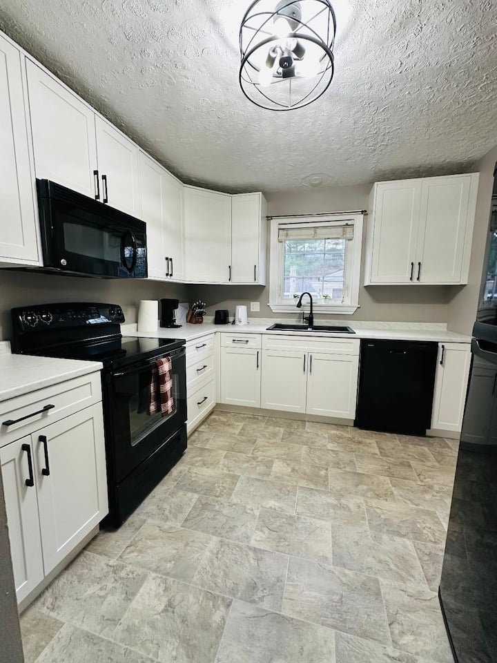 The Grand Estate -4 Bedroom - Moncton