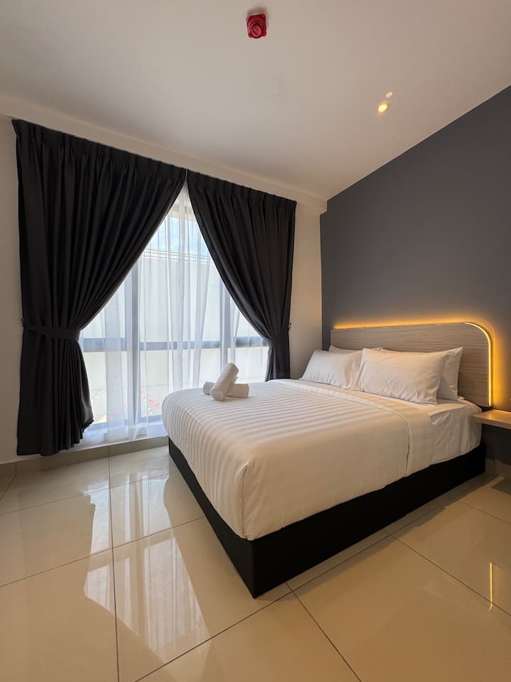 Maca Hotel By Sky Hive - Deluxe Queen Room - Batu Ferringhi