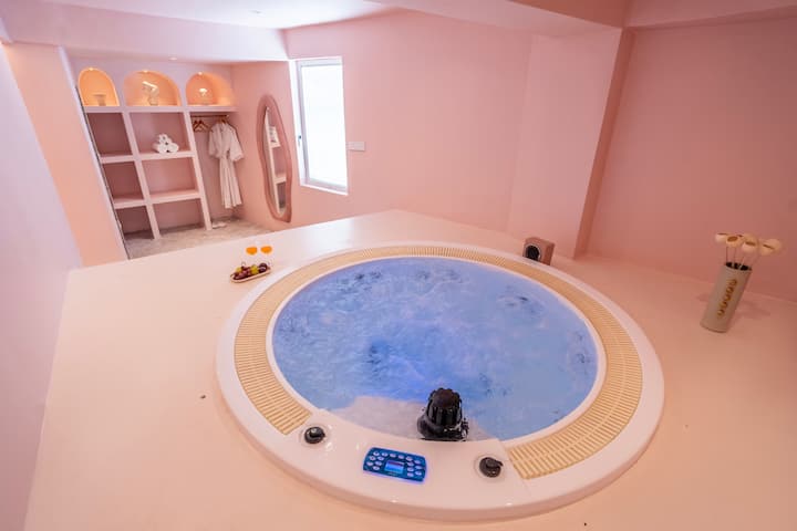 Casasaga Sakura Jacuzzi Room In Bengaluru - Bangalore