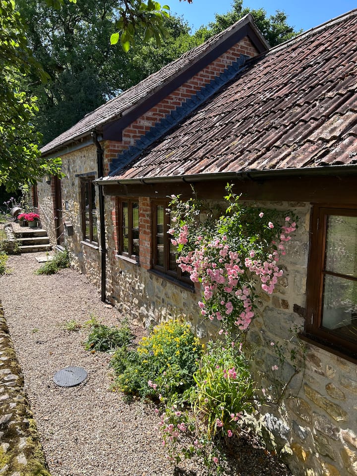 Cosy Devon Barn With Field Views - Axminster