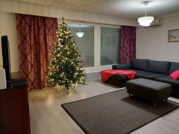 Iso Omakotitalo Lähellä Rovaniemen Keskustaa. - Rovaniemi