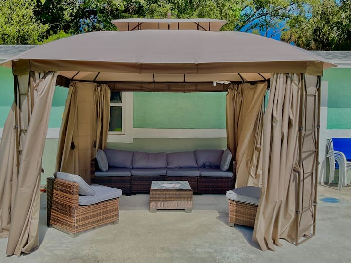 Budget-friendly 2br/2ba Adu Near Downtown - Fort Myers, FL