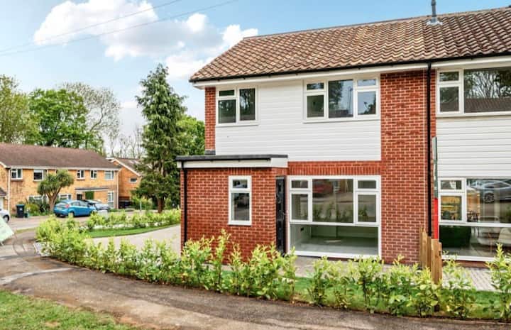 Modern • High Spec • Parking • Ev Charger - Sevenoaks