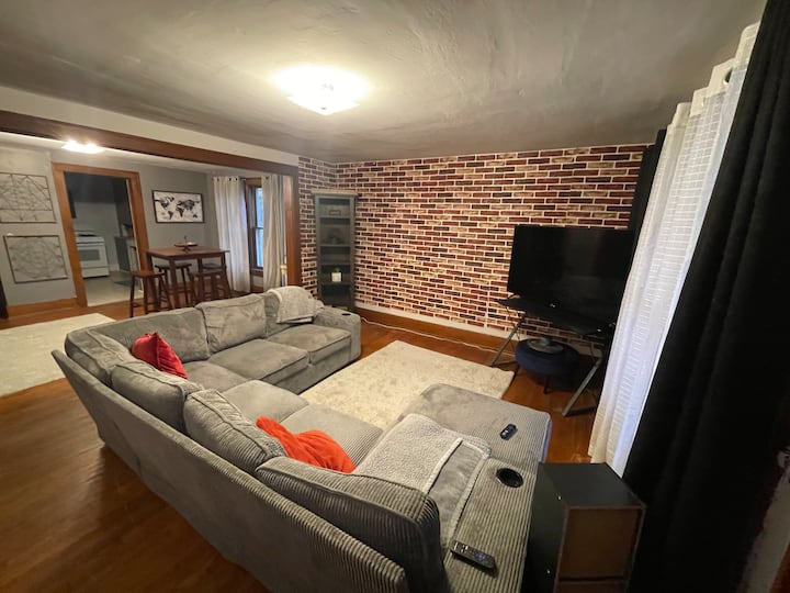 Cozy, Spacious Lower Apartment - Fredonia