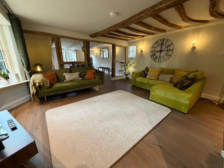 Charming Cottage Logfire • Games Room • Sky Cinema - Bedford