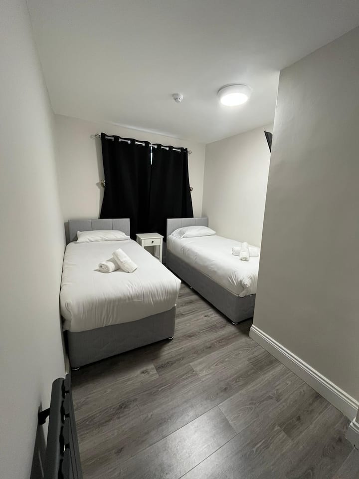 Twin Room With Private Bathroom - Cork