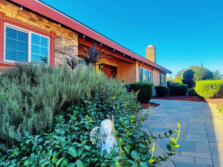 Spacious Luxy Vineyard Villa For Events & Weddings - Upland, CA