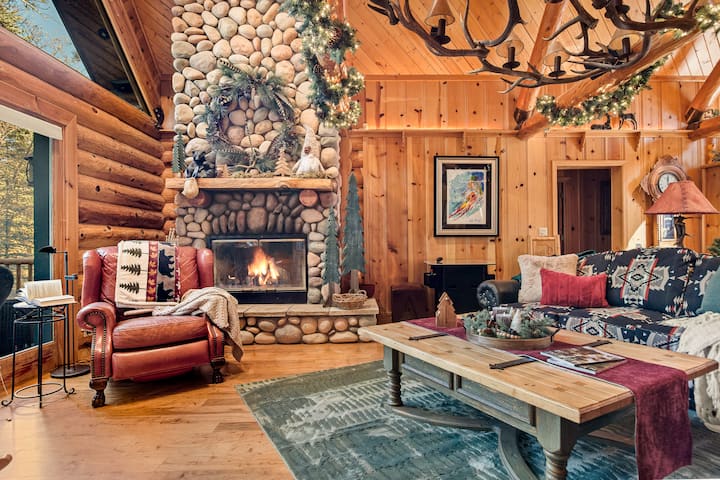 Honeycomb Hideaway, Hot Tub & Sauna, Large Yard - Big Bear, CA