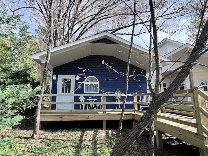 Spacious Tea Cottage In Tiny Home Village - Cape Girardeau, MO