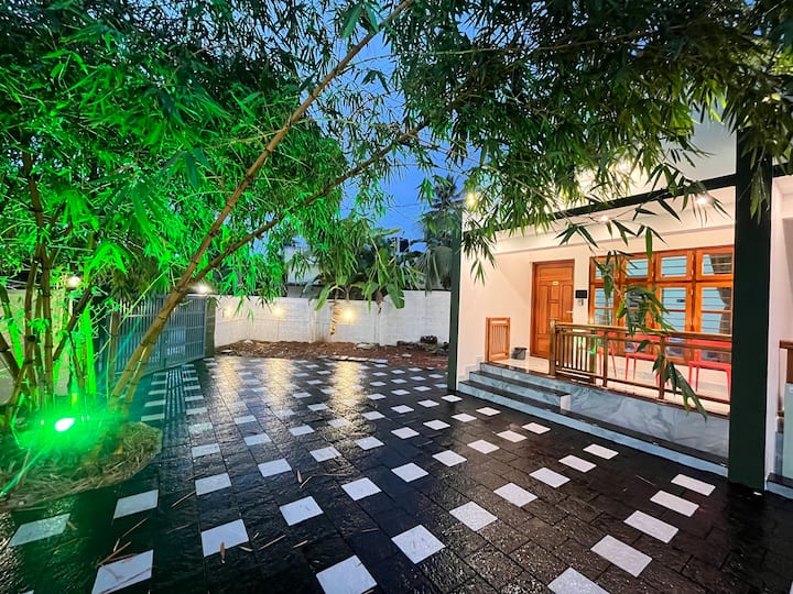 Var - Bamboo Haus 1: Ac 2bhk, 7 Min Walk To Beach - Varkala