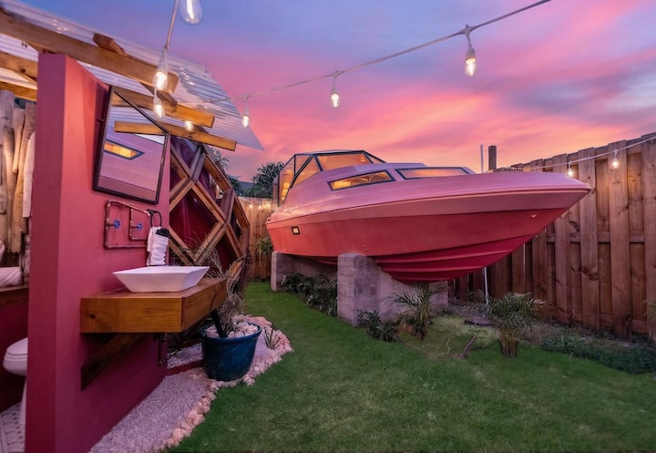 Exotic Pink Boat Home By The Beach! - Puerto Rico