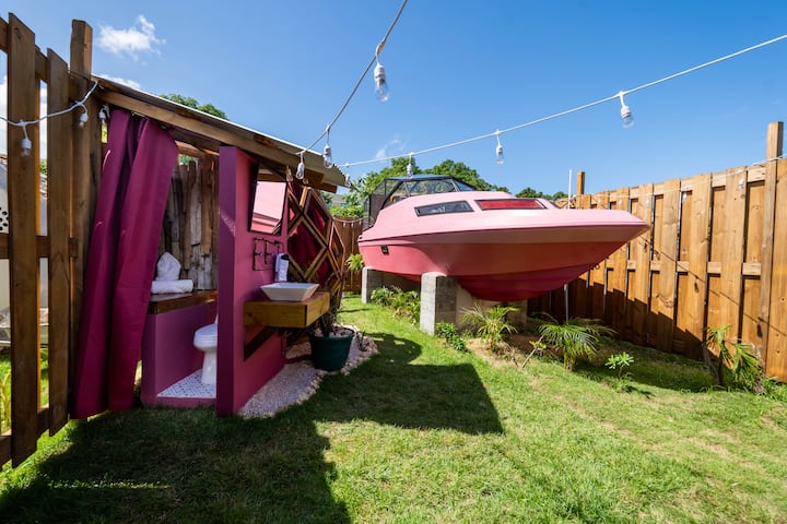 Exotic Pink Boat Home By The Beach! - Puerto Rico