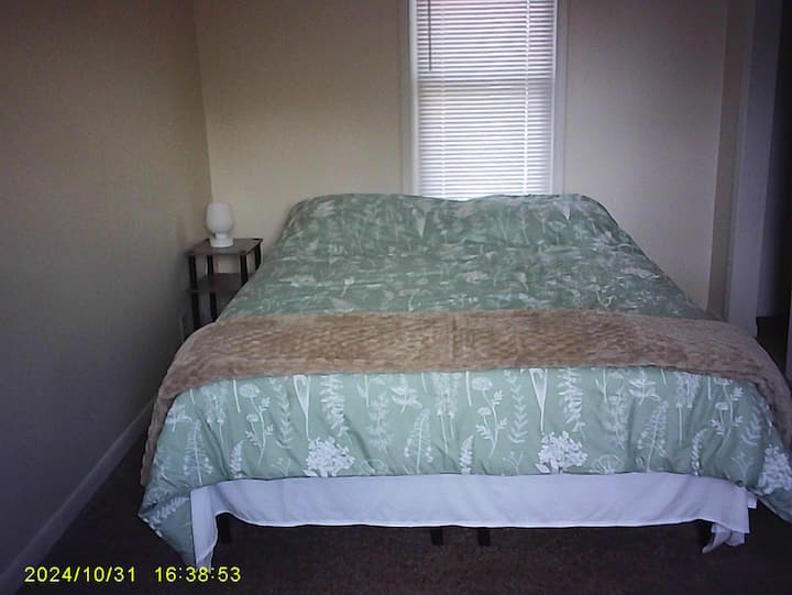 Lovely Small House W/ Garage And Large Fenced Yard - Omaha, NE