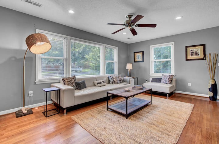 Upstairs Unit - 20 Min Downtown - Fenced Yard - Hanahan, SC