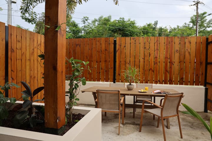 Casa Frida Kahlo — 2br/1ba With Large Patio - Levittown