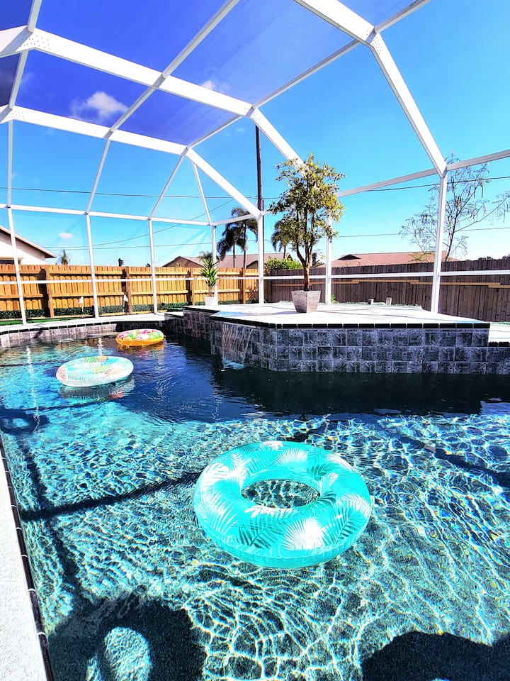 Tidal Wave & Play Oasis - Port Charlotte