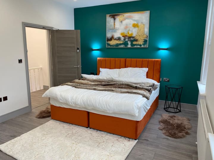 Cozy 5 Bedroom 5 Bathroom Home For Contractors - Preston