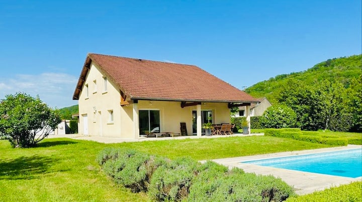 Grande Maison Avec Piscine Et Vue Dégagée Ain-jura - Francia