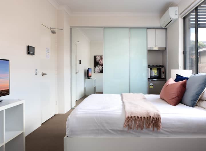 Bright Studio Steps From Westmead Hospital - Castle Hill