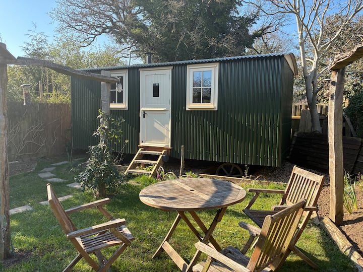 The Woodbridge Shepherd's Hut - Suffolk