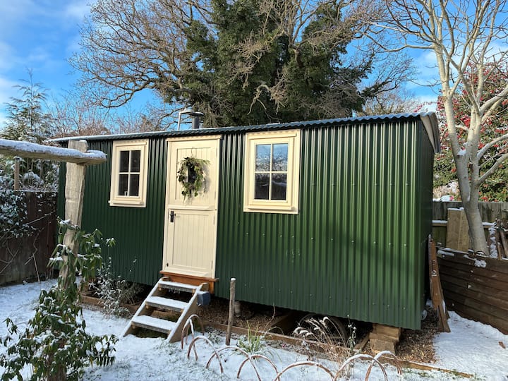 The Woodbridge Shepherd's Hut - Suffolk
