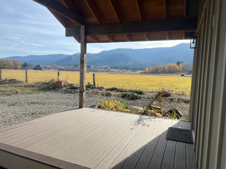 Cabin Stay, With Views On The Farm - Cle Elum, WA