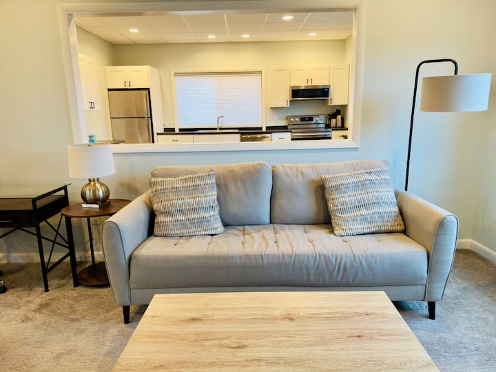 Shelburne Lake View Apt | Museums, Beach & Trails - Shelburne, VT