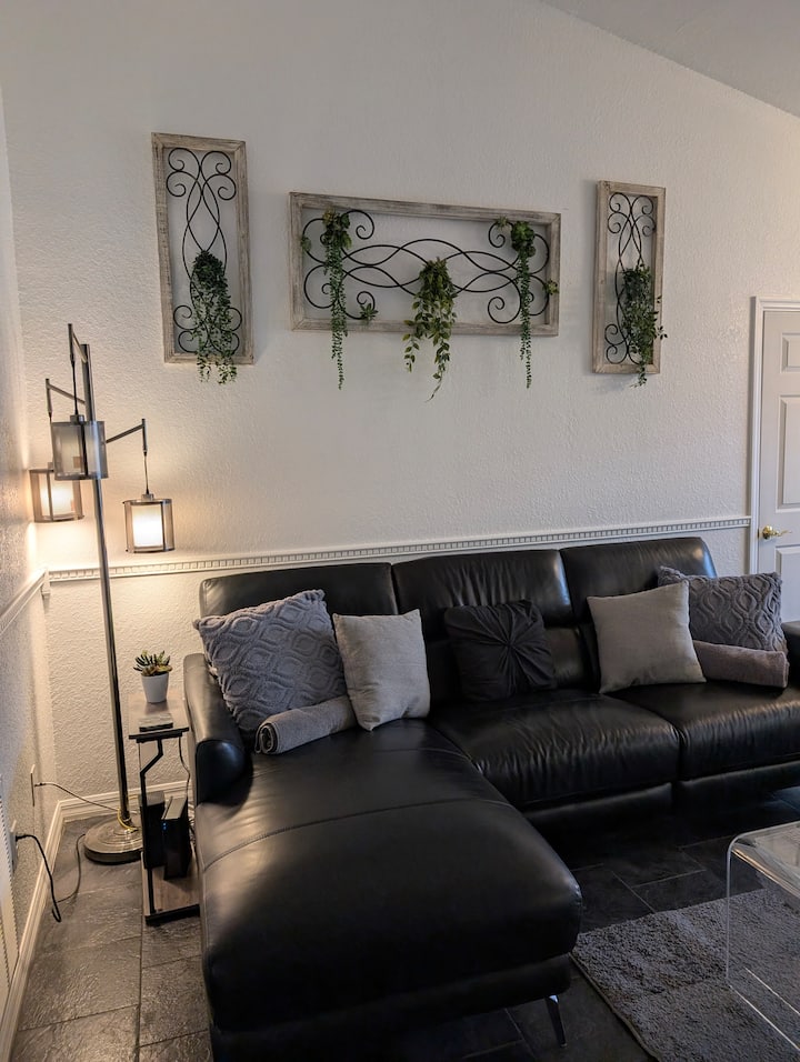 Elegant 1br King Condo, 3rd Floor, Private Lanai - Land O' Lakes, FL