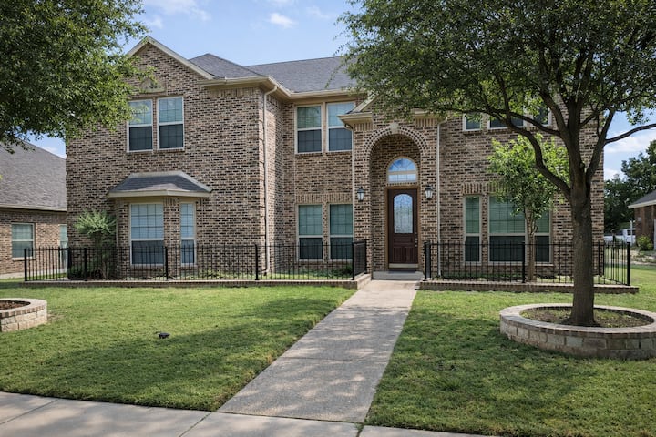 Quiet & Spacious Smart Home | Games | Cinema | Wfh - DeSoto, TX