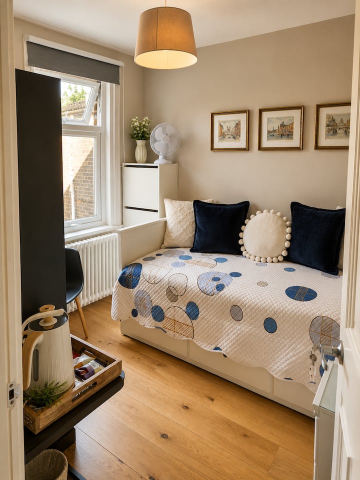 Bright Room In The Heart Of Walthamstow Village - Londres