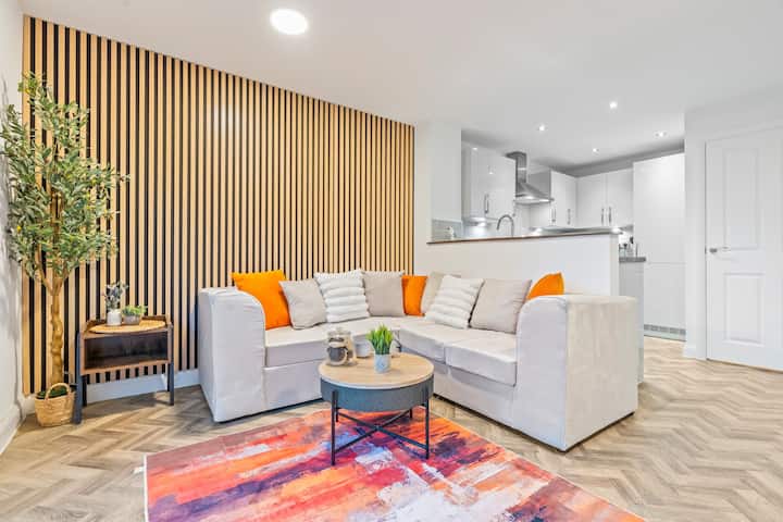 Modern City 5-bed House|sleeps 9|gated Parking - Birmingham