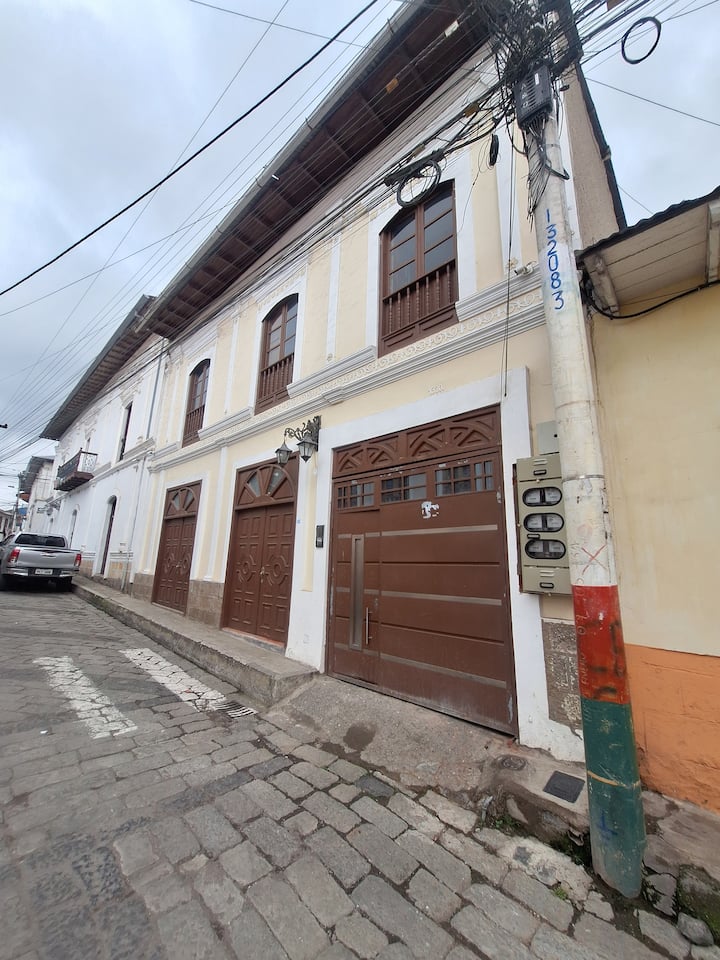 Tu Alojamiento En El Centro Histórico De Alausí - Bolivar