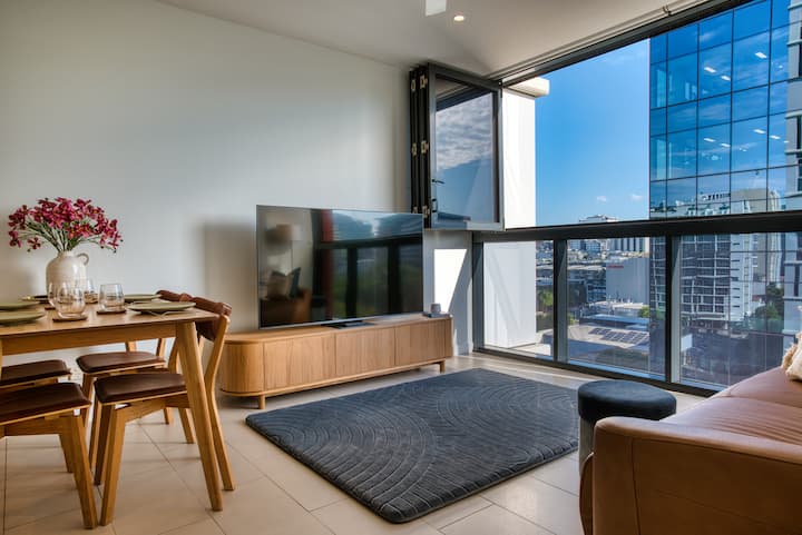 Stylish 1br In Fortitude Valley | Pool+gym+parking - Balmoral