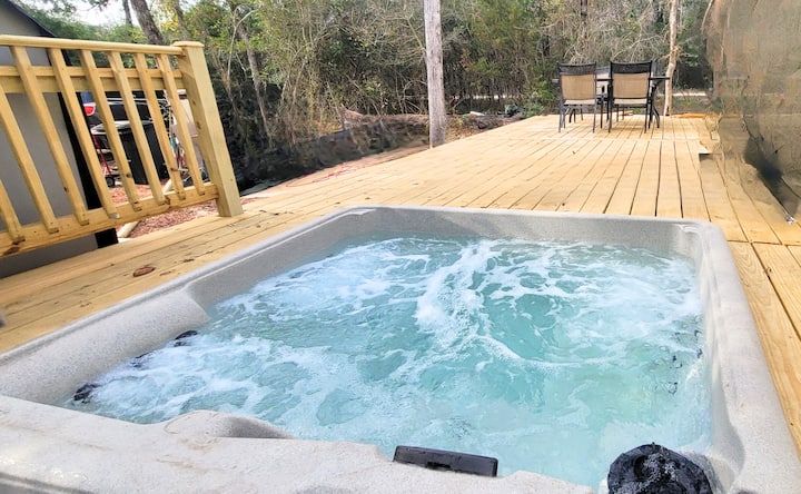 Wooded Cabin W/ Hot Tub, Fire Pit + Full Privacy - Navasota, TX