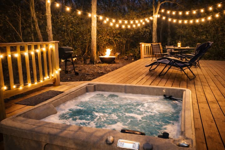 Private Hot Tub Cabin Near Texas A&m - Navasota, TX