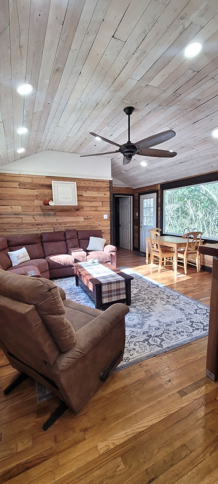 Wooded Cabin W/ Hot Tub, Fire Pit + Full Privacy - Navasota, TX