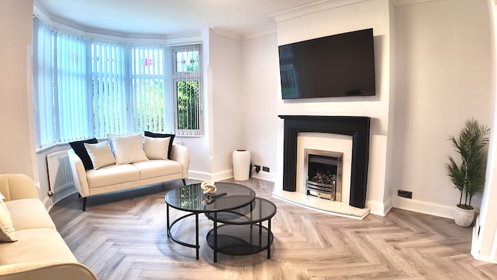 Spacious 3-bed House | Free Parking | Fast Wi-fi - Coventry