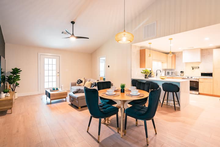 The Azure Haven | Modern | 2 King Suites - Warner Robins, GA