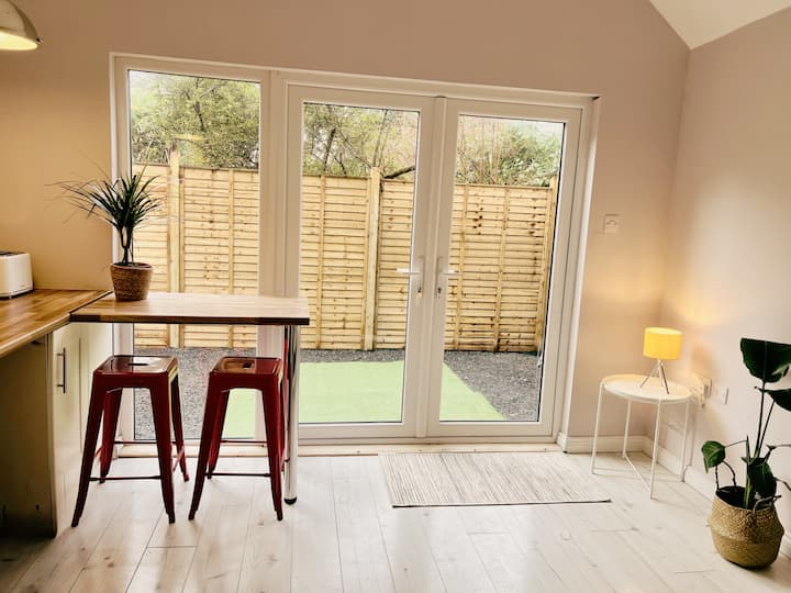 Modern Studio With Private Entrance In Galway City - Oranmore