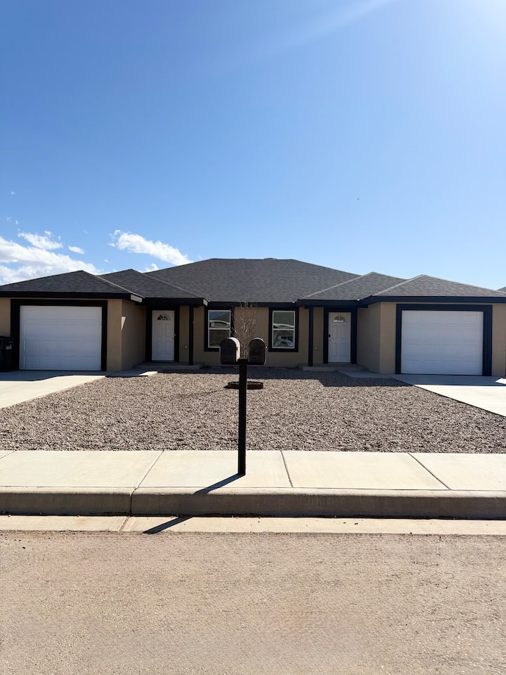 The Cozy Modern Archhaus Experience - Clovis, NM