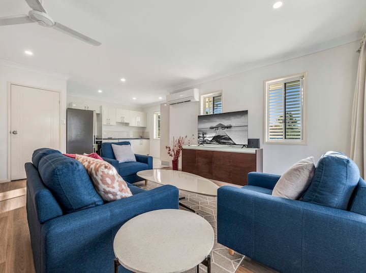 Gray Corner Upper Lvl - Brand New! - Logan City