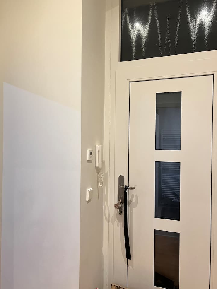 Moderne 1-zimmer-wohnung In Neukölln - Berlijn